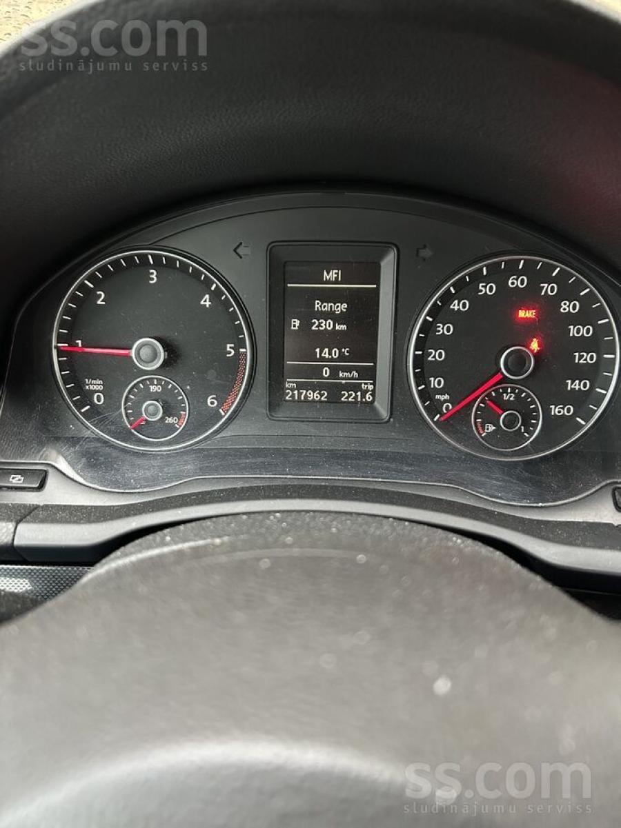 Sarkans Volkswagen Jetta 2010 Rīga, ar dzinēja tilpumu 2.00 L un nobraukumu 218 tūkst. km par 3200 €, foto 7 vietnē AUTOMOTO.COM.LV
