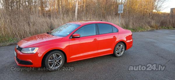 Sarkans Volkswagen Jetta 2011 Tallina, ar dzinēja tilpumu 2.50 L un nobraukumu 113 tūkst. km par 3500 €, foto 3 vietnē AUTOMOTO.COM.LV