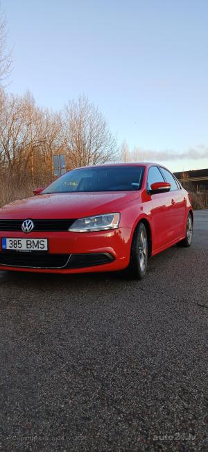 Sarkans Volkswagen Jetta 2011 Tallina, ar dzinēja tilpumu 2.50 L un nobraukumu 113 tūkst. km par 3500 €, foto 1 vietnē AUTOMOTO.COM.LV