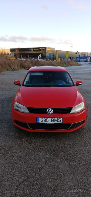 Sarkans Volkswagen Jetta 2011 Tallina, ar dzinēja tilpumu 2.50 L un nobraukumu 113 tūkst. km par 3500 €, foto 3 vietnē AUTOMOTO.COM.LV