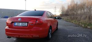 Sarkans Volkswagen Jetta 2011 Tallina, ar dzinēja tilpumu 2.50 L un nobraukumu 113 tūkst. km par 3500 €, foto 7 vietnē AUTOMOTO.COM.LV
