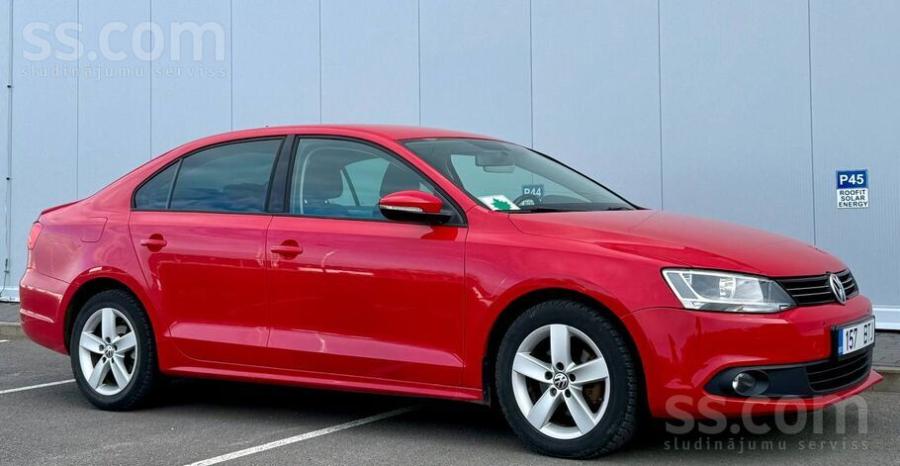 Red Volkswagen Jetta 2013 in Tallinn, with an engine capacity of 1.40 L and mileage of 145 thousand km for 4800 €, photo 2 on AUTOMOTO.COM.LV