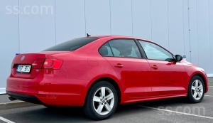 Red Volkswagen Jetta 2013 in Tallinn, with an engine capacity of 1.40 L and mileage of 145 thousand km for 4800 €, photo 3 on AUTOMOTO.COM.LV