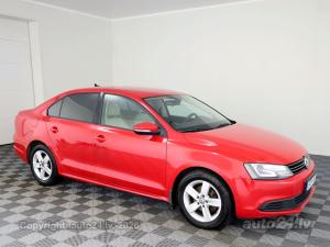 Sarkans Volkswagen Jetta 2013 Tallina, ar dzinēja tilpumu 1.60 L un nobraukumu 305 tūkst. km par 2799 €, foto  vietnē AUTOMOTO.COM.LV