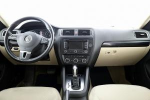 Red Volkswagen Jetta 2013 in Tallinn, with an engine capacity of 1.60 L and mileage of 305 thousand km for 2699 €, photo 13 on AUTOMOTO.COM.LV