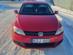 Red Volkswagen Jetta 2014 in Silute, with an engine capacity of 1.80 L and mileage of 255 thousand km for 4000 €, photo  on AUTOMOTO.COM.LV