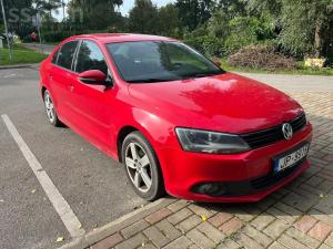 Sarkans Volkswagen Jetta 2014 Rīga, ar dzinēja tilpumu 1.40 L un nobraukumu 179 tūkst. km par 4400 €, foto 3 vietnē AUTOMOTO.COM.LV