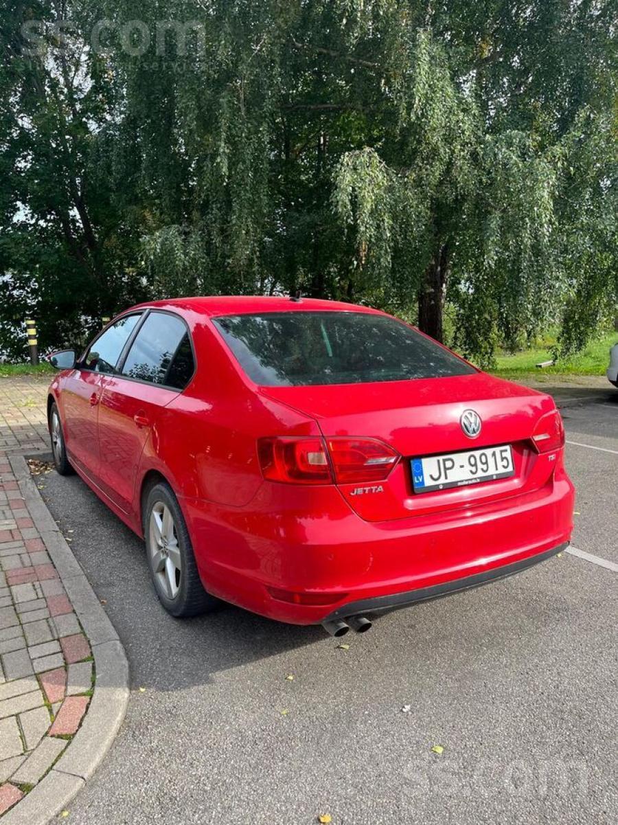Sarkans Volkswagen Jetta 2014 Rīga, ar dzinēja tilpumu 1.40 L un nobraukumu 179 tūkst. km par 4400 €, foto 5 vietnē AUTOMOTO.COM.LV