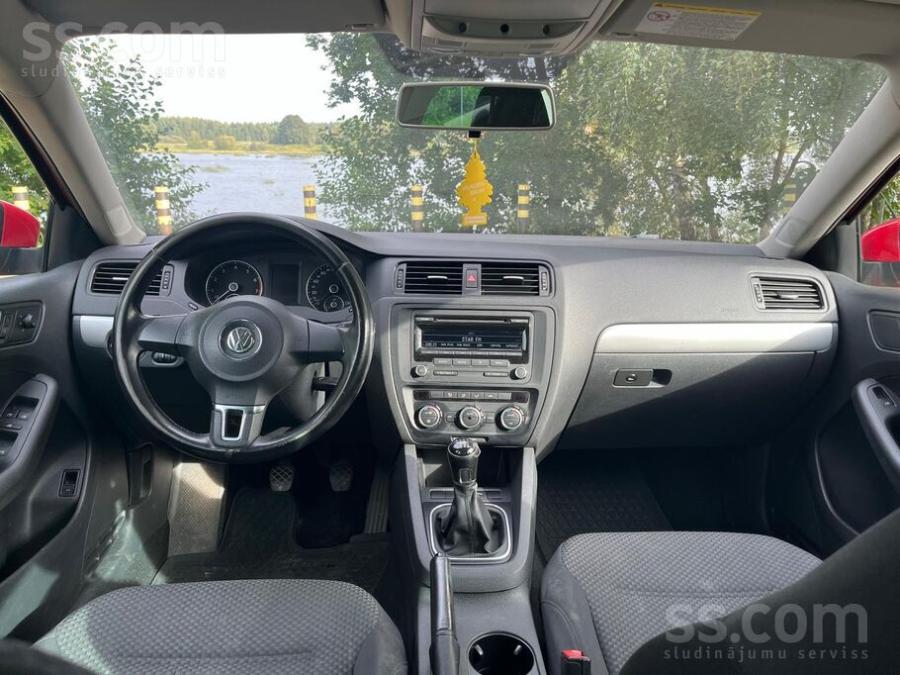Sarkans Volkswagen Jetta 2014 Rīga, ar dzinēja tilpumu 1.40 L un nobraukumu 179 tūkst. km par 4400 €, foto 6 vietnē AUTOMOTO.COM.LV