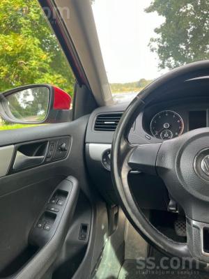 Sarkans Volkswagen Jetta 2014 Rīga, ar dzinēja tilpumu 1.40 L un nobraukumu 179 tūkst. km par 4400 €, foto 7 vietnē AUTOMOTO.COM.LV