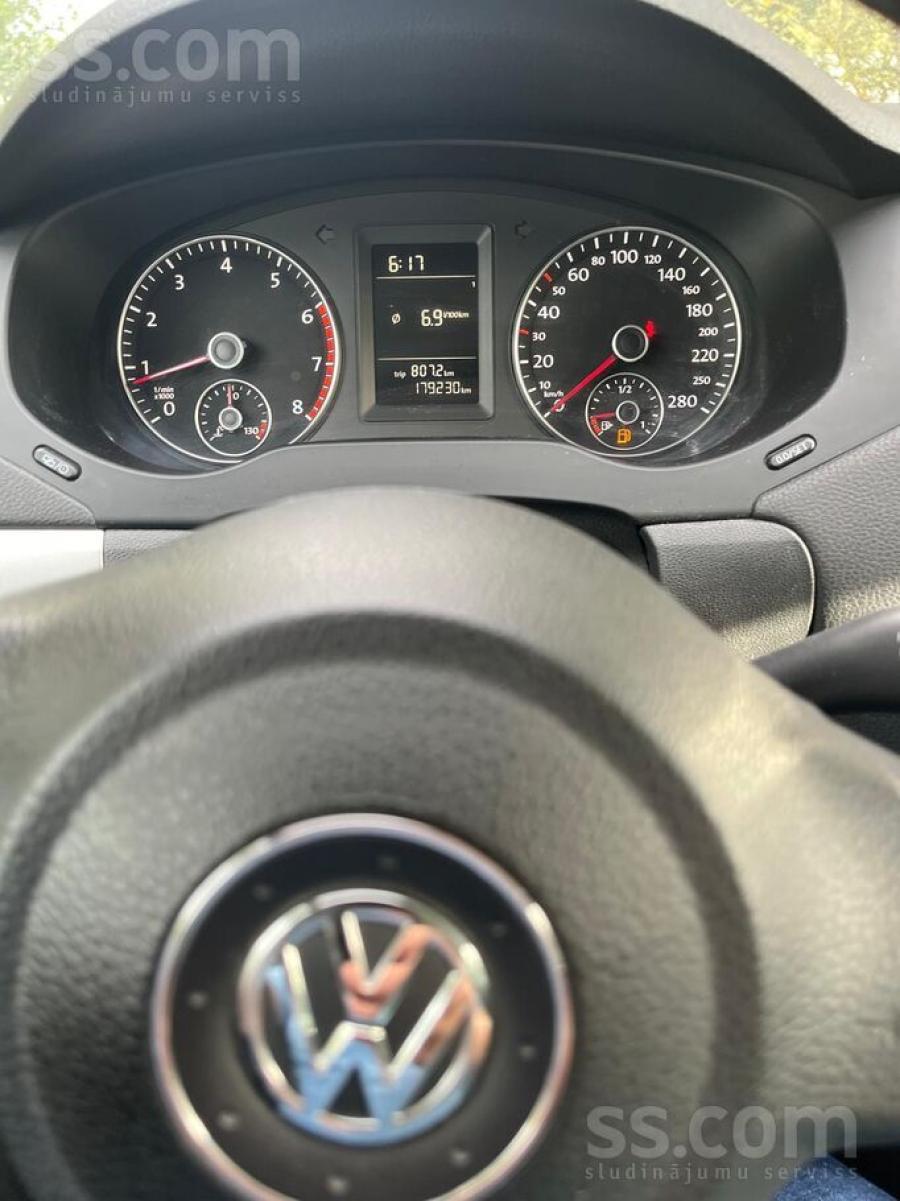 Sarkans Volkswagen Jetta 2014 Rīga, ar dzinēja tilpumu 1.40 L un nobraukumu 179 tūkst. km par 4400 €, foto 8 vietnē AUTOMOTO.COM.LV