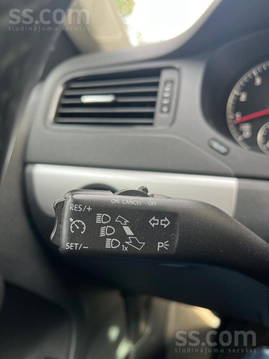 Sarkans Volkswagen Jetta 2014 Rīga, ar dzinēja tilpumu 1.40 L un nobraukumu 179 tūkst. km par 4400 €, foto 9 vietnē AUTOMOTO.COM.LV