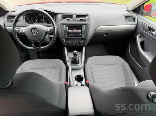 Sarkans Volkswagen Jetta 2015 Rīga, ar dzinēja tilpumu 1.40 L un nobraukumu 194 tūkst. km par 5200 €, foto 6 vietnē AUTOMOTO.COM.LV