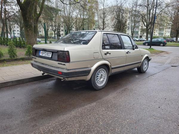 Volkswagen Jetta 1984 Viļņa, ar dzinēja tilpumu 1.80 L un nobraukumu 210 tūkst. km par 1200 €, foto 3 vietnē AUTOMOTO.COM.LV