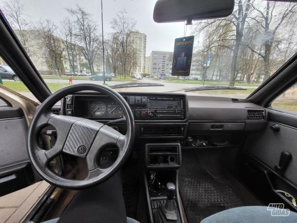 Volkswagen Jetta 1984 Viļņa, ar dzinēja tilpumu 1.80 L un nobraukumu 210 tūkst. km par 1200 €, foto 5 vietnē AUTOMOTO.COM.LV