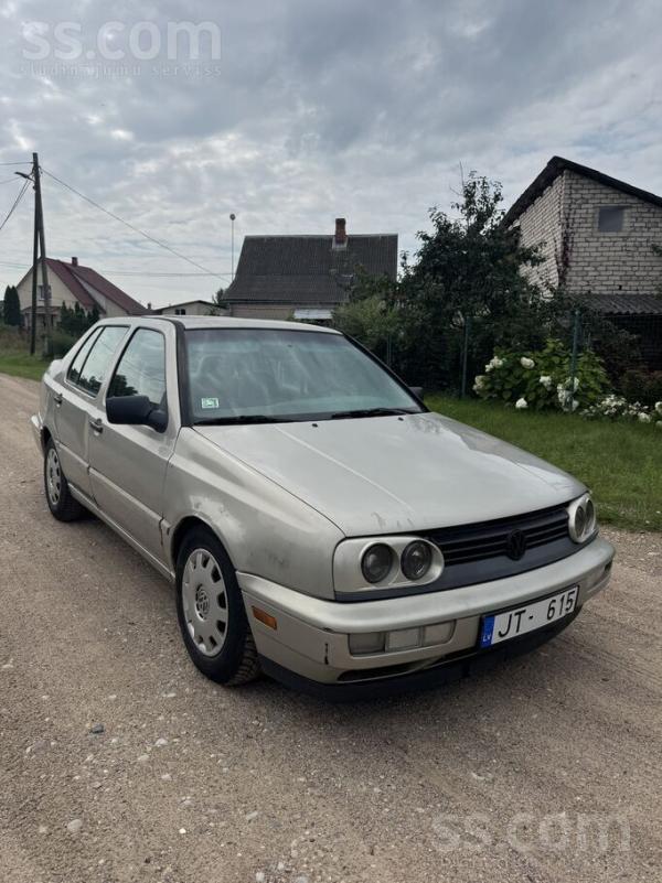 Volkswagen Jetta 1997 Daugavpils, ar dzinēja tilpumu 2.00 L un nobraukumu 230 tūkst. km par 1000 €, foto 3 vietnē AUTOMOTO.COM.LV