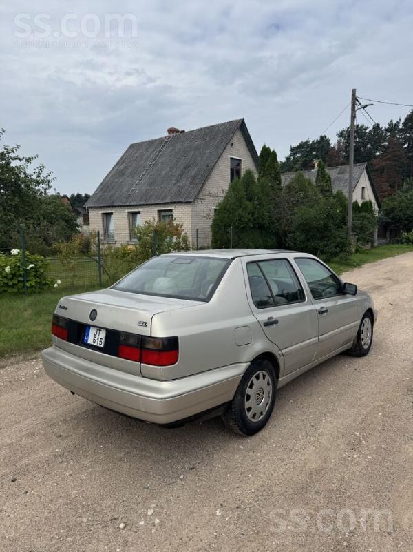 Volkswagen Jetta 1997 Daugavpils, ar dzinēja tilpumu 2.00 L un nobraukumu 230 tūkst. km par 1000 €, foto 5 vietnē AUTOMOTO.COM.LV