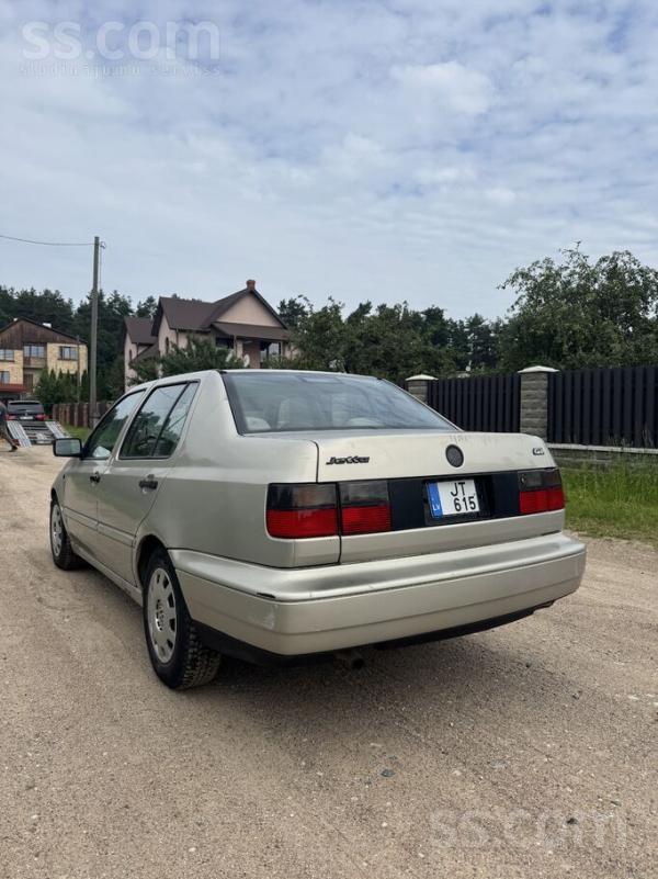 Volkswagen Jetta 1997 Daugavpils, ar dzinēja tilpumu 2.00 L un nobraukumu 230 tūkst. km par 1000 €, foto 6 vietnē AUTOMOTO.COM.LV