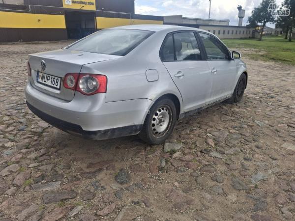 Volkswagen Jetta 2005 in Joniskis, with an engine capacity of 1.90 L and mileage of 300 thousand km for 850 €, photo 2 on AUTOMOTO.COM.LV