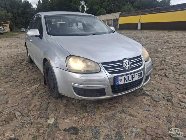Volkswagen Jetta 2005 in Joniskis, with an engine capacity of 1.90 L and mileage of 300 thousand km for 850 €, photo 3 on AUTOMOTO.COM.LV