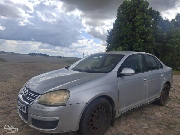 Volkswagen Jetta 2005 in Joniskis, with an engine capacity of 1.90 L and mileage of 300 thousand km for 850 €, photo 4 on AUTOMOTO.COM.LV
