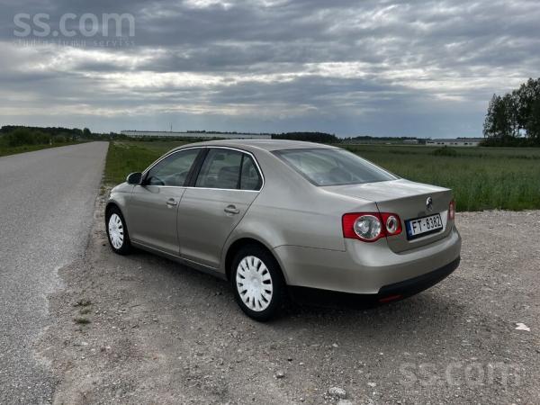 Volkswagen Jetta 2006 Rīga, ar dzinēja tilpumu 1.60 L un nobraukumu 217 tūkst. km par 2700 €, foto 2 vietnē AUTOMOTO.COM.LV