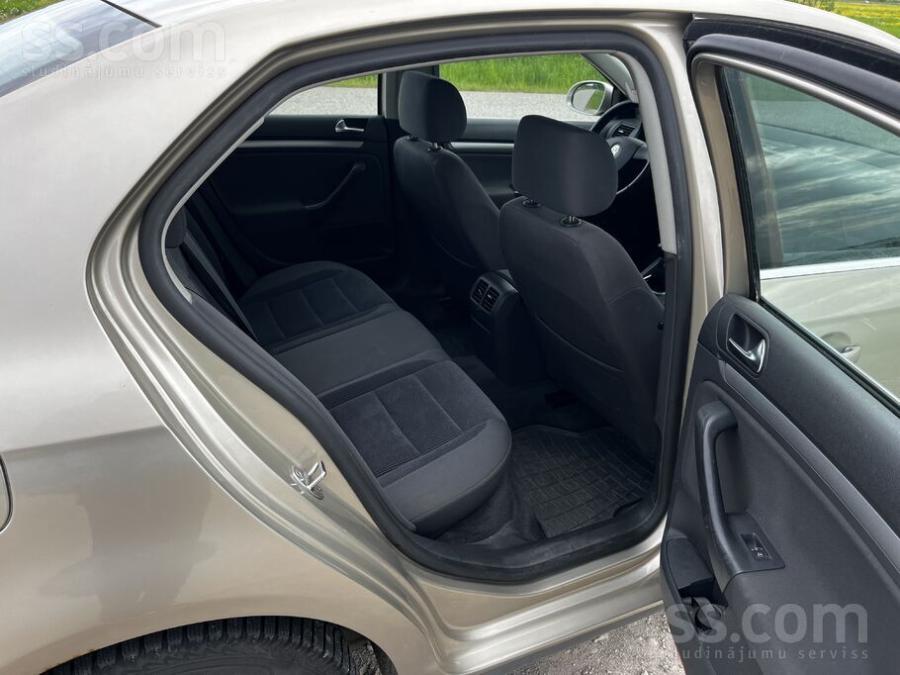 Volkswagen Jetta 2006 Rīga, ar dzinēja tilpumu 1.60 L un nobraukumu 217 tūkst. km par 2700 €, foto 9 vietnē AUTOMOTO.COM.LV