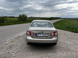 Volkswagen Jetta 2006 Rīga, ar dzinēja tilpumu 1.60 L un nobraukumu 217 tūkst. km par 2700 €, foto 12 vietnē AUTOMOTO.COM.LV
