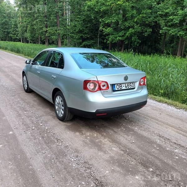 Volkswagen Jetta 2006 in Jelgava, with an engine capacity of 1.90 L and mileage of 219 thousand km for 2890 €, photo 7 on AUTOMOTO.COM.LV