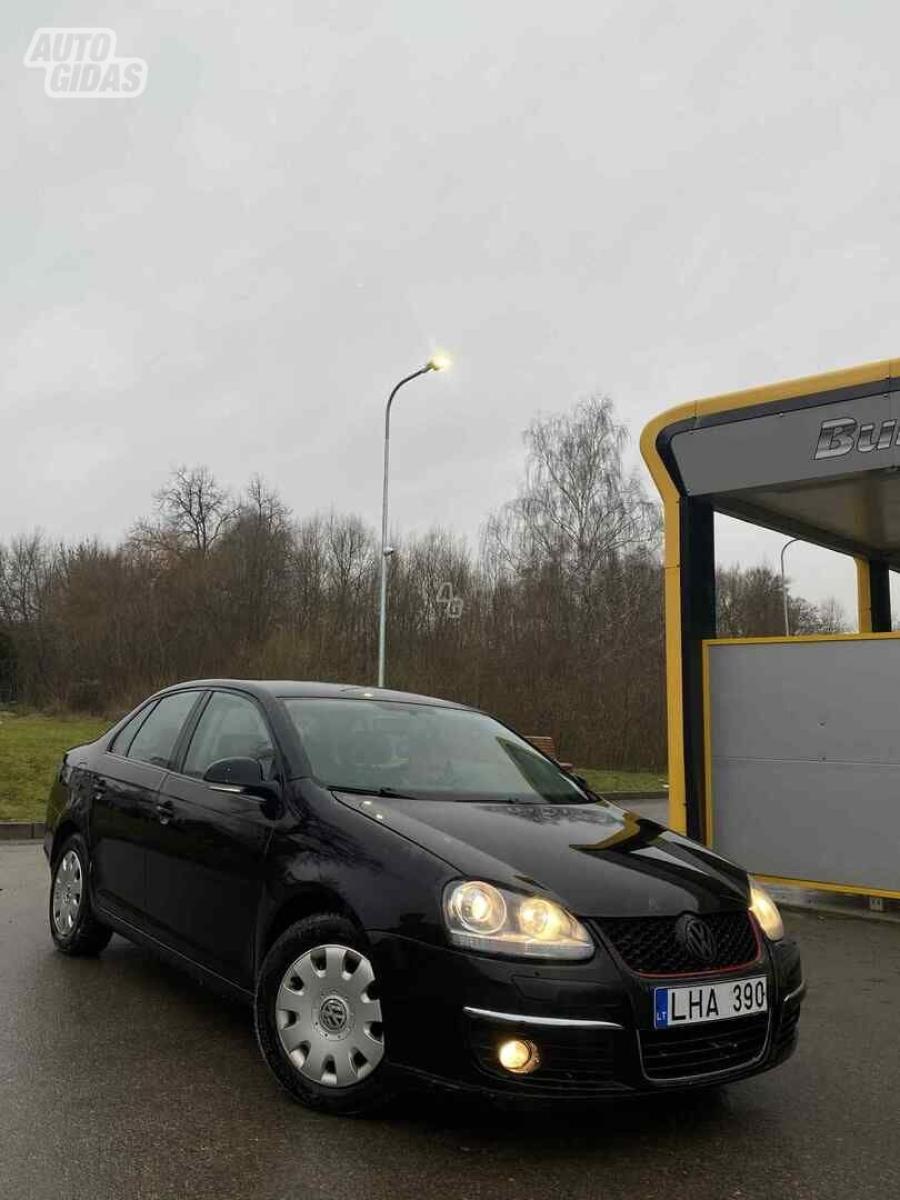 Volkswagen Jetta 2006 in Anyksciai, with an engine capacity of 1.90 L and mileage of 330 thousand km for 1150 €, photo 1 on AUTOMOTO.COM.LV
