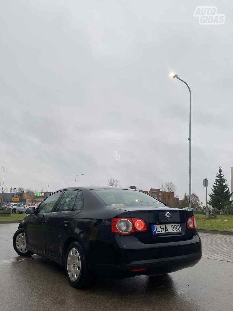 Volkswagen Jetta 2006 in Anyksciai, with an engine capacity of 1.90 L and mileage of 330 thousand km for 1150 €, photo 2 on AUTOMOTO.COM.LV