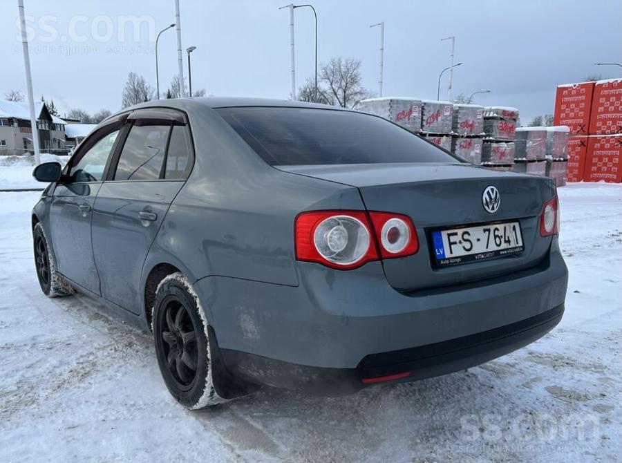 Volkswagen Jetta 2006 in Daugavpils, with an engine capacity of 1.60 L and mileage of 394 thousand km for 1100 €, photo 3 on AUTOMOTO.COM.LV