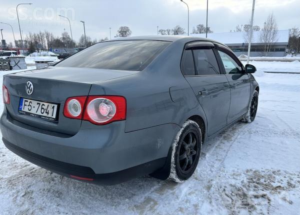 Volkswagen Jetta 2006 Daugavpils, ar dzinēja tilpumu 1.60 L un nobraukumu 394 tūkst. km par 1100 €, foto 4 vietnē AUTOMOTO.COM.LV