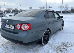 Volkswagen Jetta 2006 in Daugavpils, with an engine capacity of 1.60 L and mileage of 394 thousand km for 1100 €, photo 4 on AUTOMOTO.COM.LV