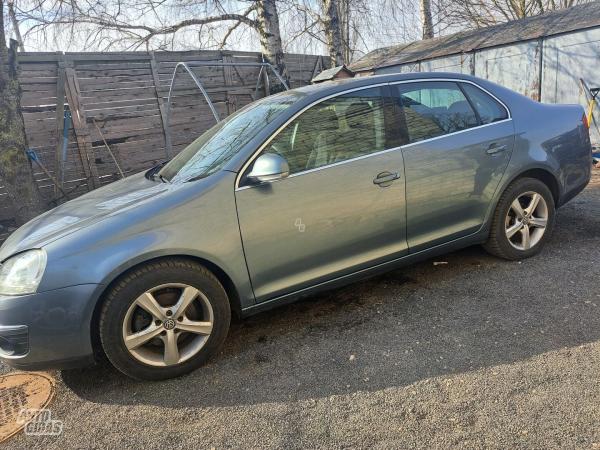 Volkswagen Jetta 2006 Radviliškis, ar dzinēja tilpumu 2.00 L un nobraukumu 265 tūkst. km par 1200 €, foto 4 vietnē AUTOMOTO.COM.LV