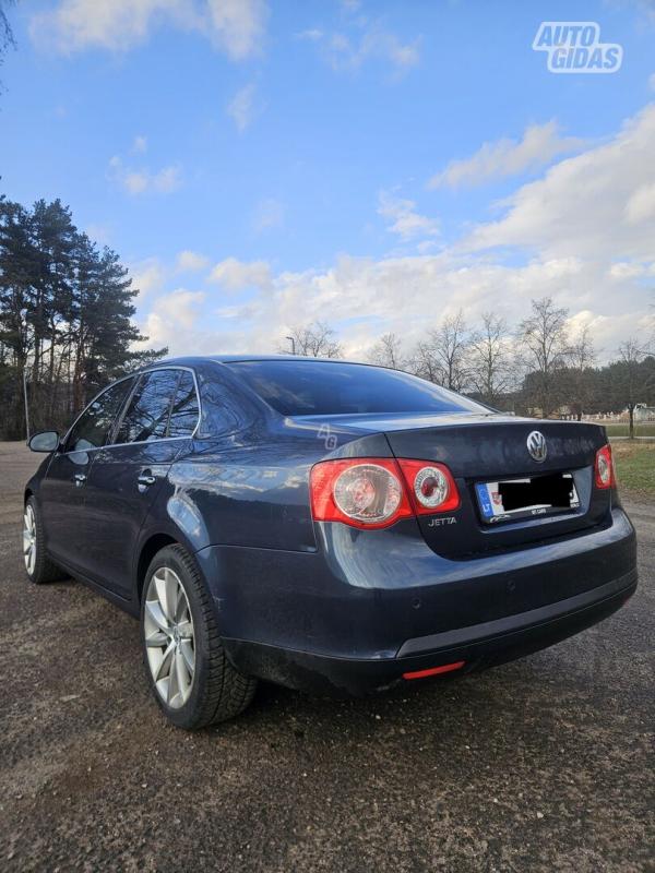 Volkswagen Jetta 2006 in Vilnius, with an engine capacity of 2.00 L and mileage of 350 thousand km for 1450 €, photo 3 on AUTOMOTO.COM.LV