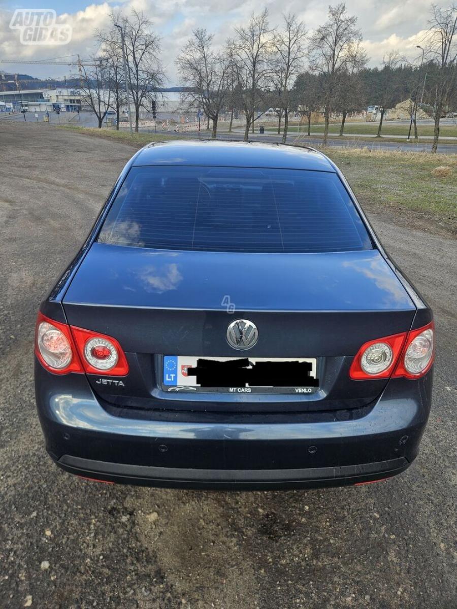 Volkswagen Jetta 2006 in Vilnius, with an engine capacity of 2.00 L and mileage of 350 thousand km for 1450 €, photo 5 on AUTOMOTO.COM.LV