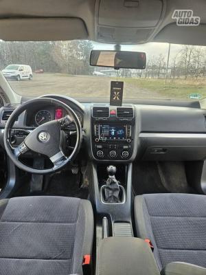 Volkswagen Jetta 2006 in Vilnius, with an engine capacity of 2.00 L and mileage of 350 thousand km for 1450 €, photo 11 on AUTOMOTO.COM.LV