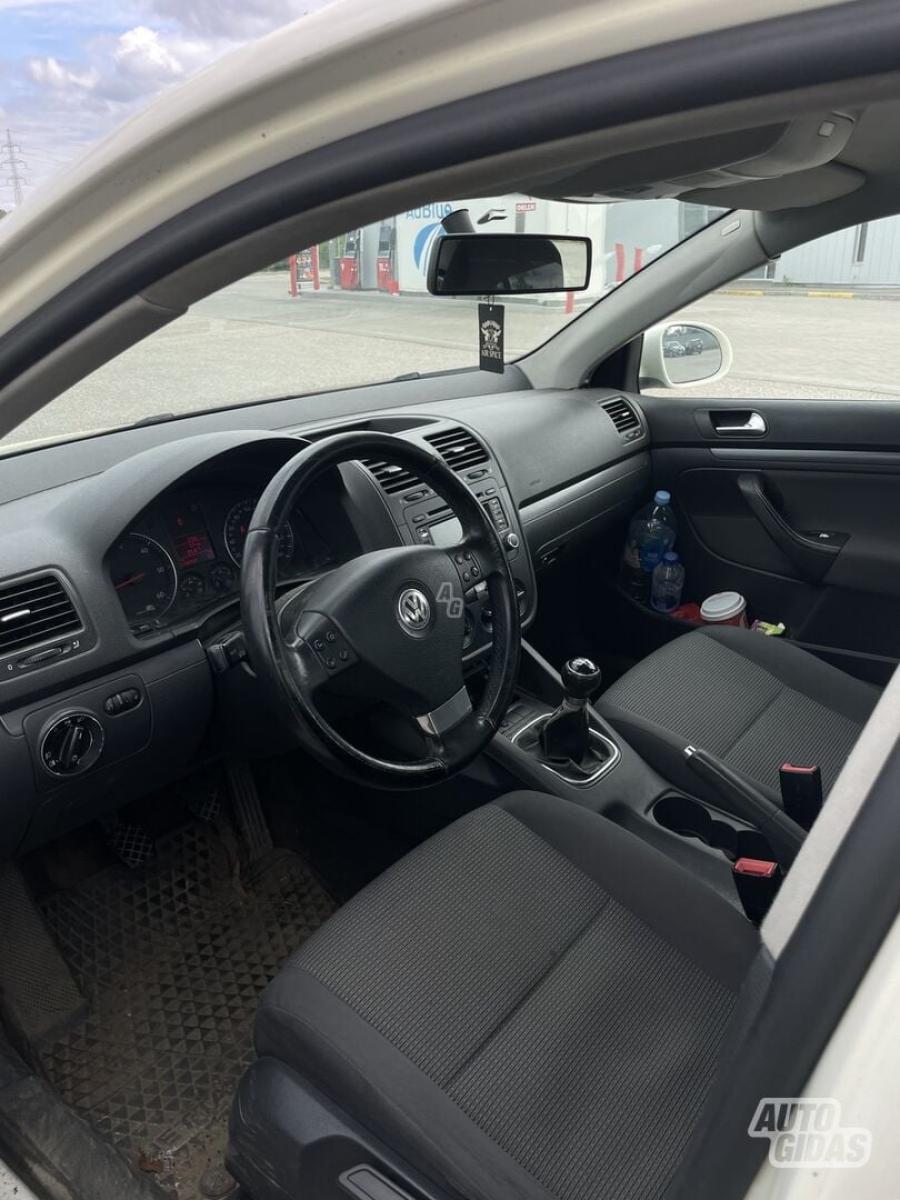 Volkswagen Jetta 2006 Kauņa, ar dzinēja tilpumu 1.90 L un nobraukumu 300 tūkst. km par 550 €, foto 6 vietnē AUTOMOTO.COM.LV