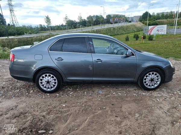 Volkswagen Jetta 2006 Viļņa, ar dzinēja tilpumu 1.90 L un nobraukumu 324 tūkst. km par 1600 €, foto 7 vietnē AUTOMOTO.COM.LV