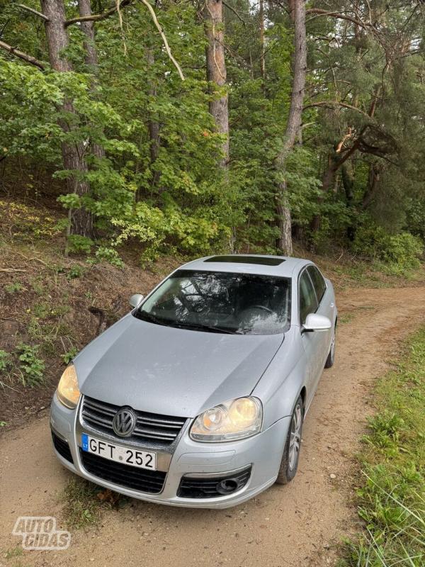 Фольксваген Джетта 2006 в Каунас на AUTOMOTO.COM.LV Фольксваген Джетта 2006 в Каунас, объемом двигателя 2.00 л и пробегом 298 тыс. км за 1200 €, фото 1 на AUTOMOTO.COM.LV