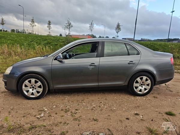 Volkswagen Jetta 2006 in Vilnius on AUTOMOTO.COM.LV Volkswagen Jetta 2006 in Vilnius, with an engine capacity of 1.90 L and mileage of 365 thousand km for 1200 €, photo 7 on AUTOMOTO.COM.LV