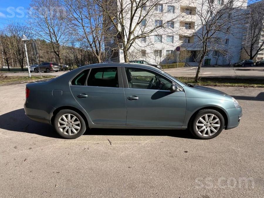 Volkswagen Jetta 2007 in Riga, with an engine capacity of 2.00 L and mileage of 144 thousand km for 850 €, photo 5 on AUTOMOTO.COM.LV