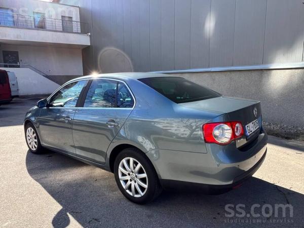 Volkswagen Jetta 2007 in Riga, with an engine capacity of 2.00 L and mileage of 144 thousand km for 850 €, photo 8 on AUTOMOTO.COM.LV