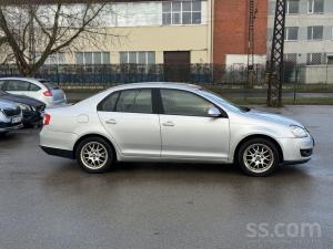 Volkswagen Jetta 2007 in Riga, with an engine capacity of 1.40 L and mileage of 202 thousand km for 1500 €, photo 6 on AUTOMOTO.COM.LV