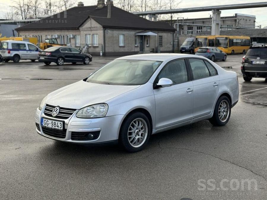 Volkswagen Jetta 2007 in Riga, with an engine capacity of 1.40 L and mileage of 202 thousand km for 1500 €, photo 9 on AUTOMOTO.COM.LV