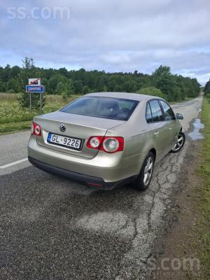 Volkswagen Jetta 2007 Ventspils, ar dzinēja tilpumu 1.60 L un nobraukumu 263 tūkst. km par 6000 €, foto 4 vietnē AUTOMOTO.COM.LV