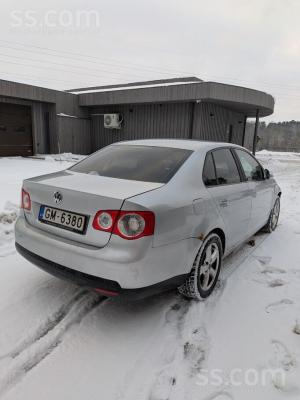 Volkswagen Jetta 2007 Tukums, ar dzinēja tilpumu 1.60 L un nobraukumu 285 tūkst. km par 1000 €, foto 3 vietnē AUTOMOTO.COM.LV