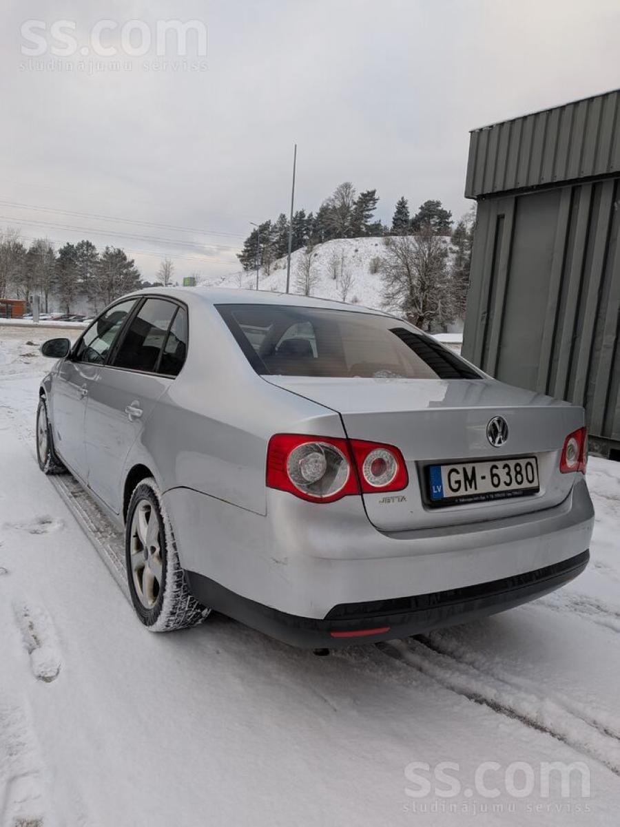 Volkswagen Jetta 2007 Tukums, ar dzinēja tilpumu 1.60 L un nobraukumu 285 tūkst. km par 1000 €, foto 4 vietnē AUTOMOTO.COM.LV