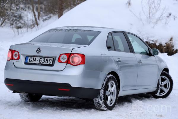 Volkswagen Jetta 2007 in Tukums, with an engine capacity of 1.60 L and mileage of 285 thousand km for 1690 €, photo 4 on AUTOMOTO.COM.LV